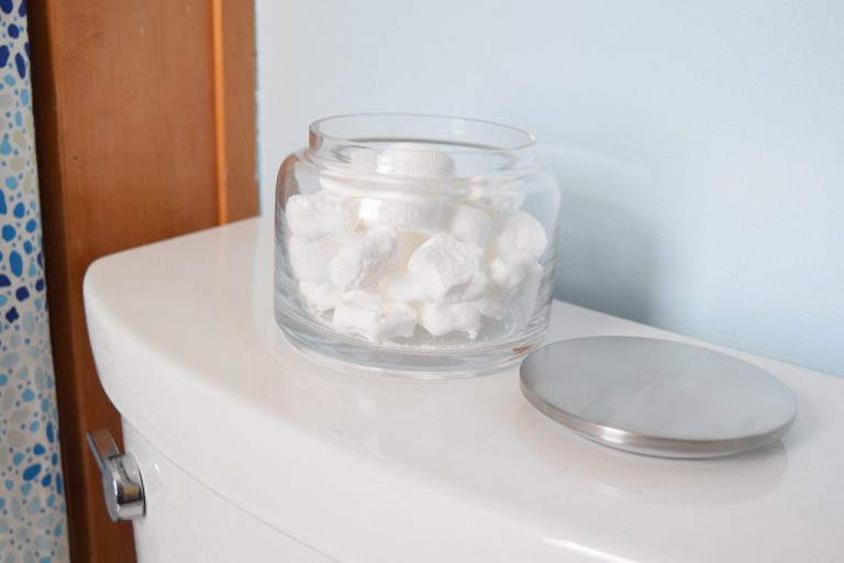 Homemade Fizzy Toilet Bomb Recipe to Freshen & Deodorize