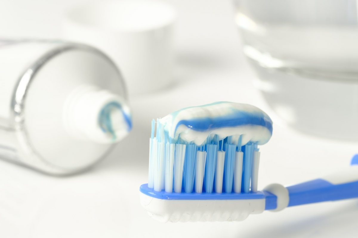 Best Non-Toxic Toothpaste Brands (With & Without Fluoride) [2026]
